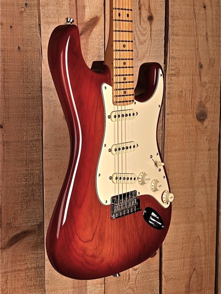 Maple Street Guitars | Used Electric Guitars